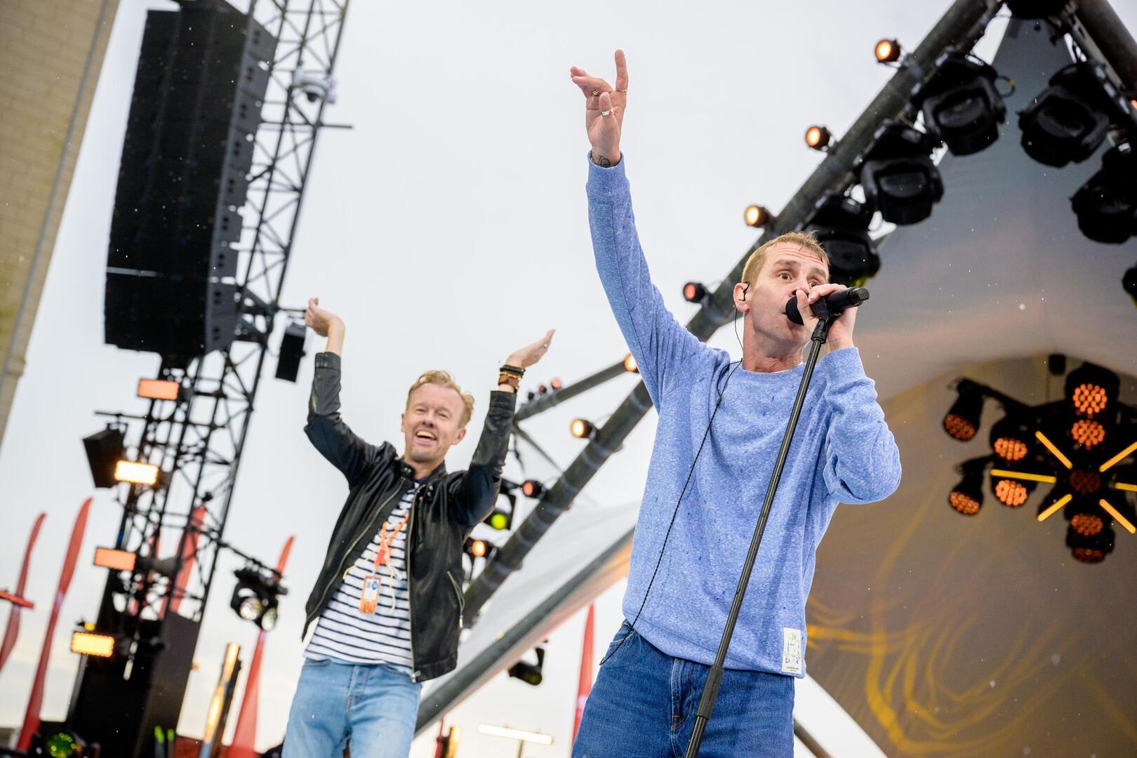 Doventolk gaat uit de bol tijdens optreden Sam Gooris in ‘Tien om te zien’: “Ik ben gelukkig als ...